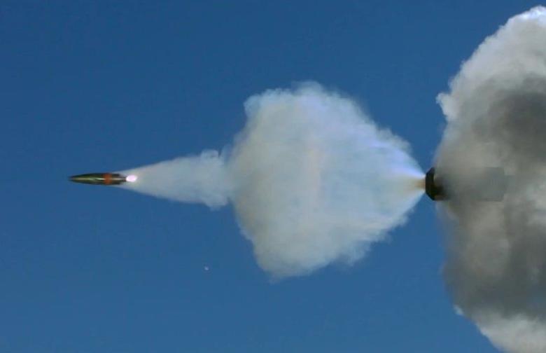 Управляемый активно-реактивный снаряд увеличенной дальности M982 Excalibur имеет дальность ...