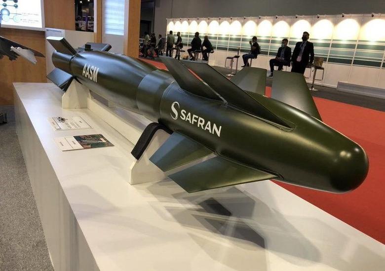 Французский высокоточный боеприпас AASM, точность попадания 1 м ...