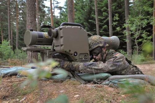 Французский противотанковый ракетный комплекс Milan-2, дальность ...